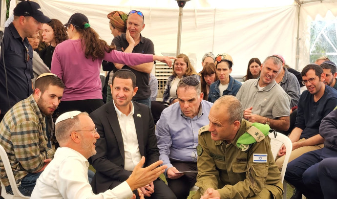לא הצלחנו במשימה מפקד פיקוד המרכז ביקר את משפחת די חדשות מעריב