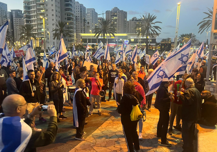 הרפורמה במערכת המשפט חיים רמון טוען כך מתחלקים המתנגדים Tmi
