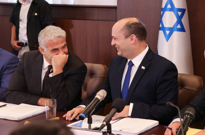 סקר מנדטים קבע זהו כוחה החדש של ממשלת בנט לפיד חדשות מעריב
