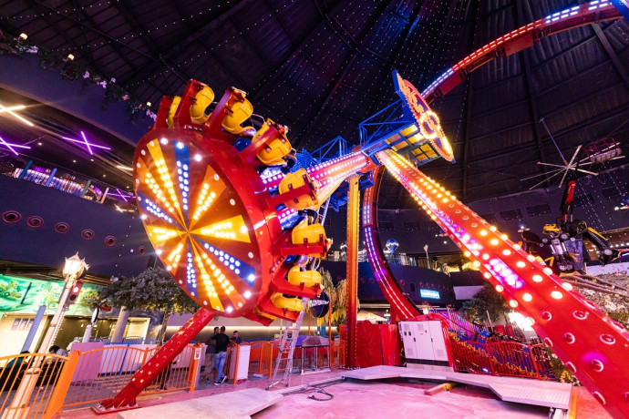 העבודה הכי טובה בעולם: לטייל בין פארקי שעשועים - בתשלום! | מעריב