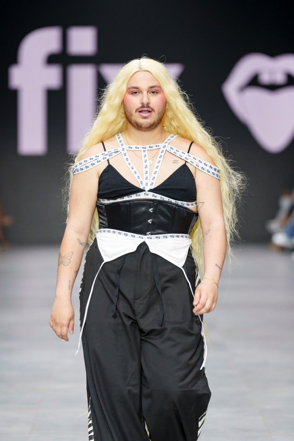 סטטיק, בוא תראה מה פספסת: שרית פולק צועדת בהלבשה תחתונה | TMI